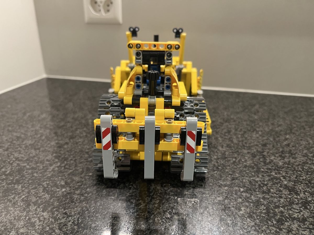 Bulldozer Lego Technic 42028 (Gebraucht) in airolo für CHF 30 – mit Lieferung auf Ricardo kaufen