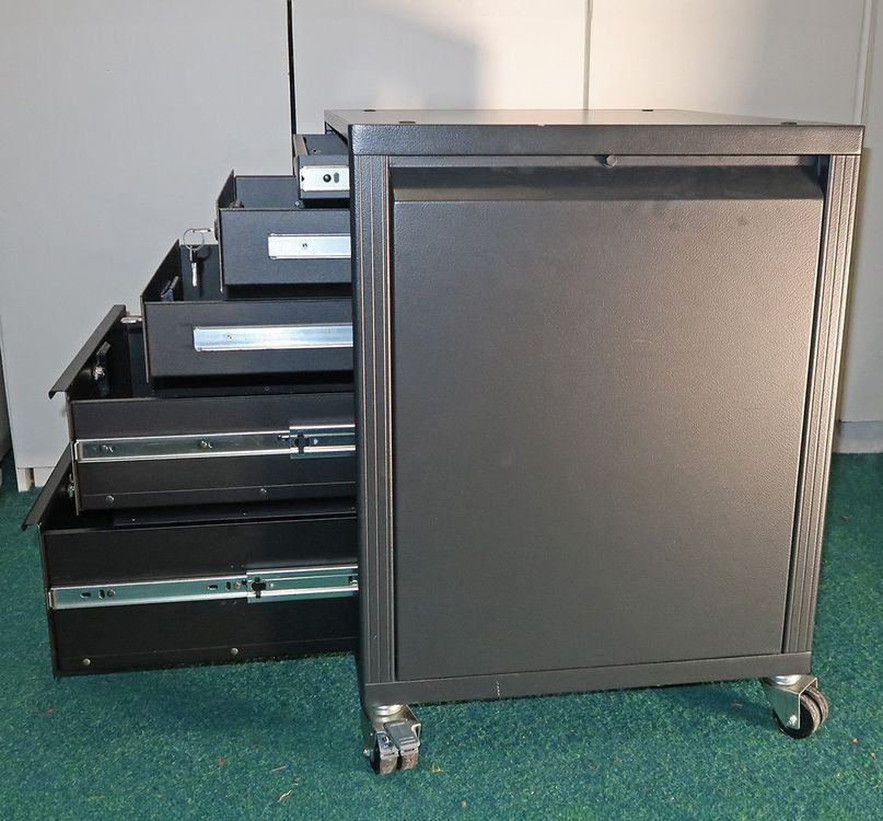 19 Zoll Rack schwarz auf Rollen und mit 5 Schubladen | Kaufen auf Ricardo