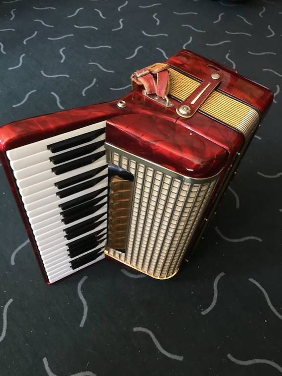 Akkordeon Hohner Verdi II m rot (Gebraucht) in Zollikofen für CHF 390 ...
