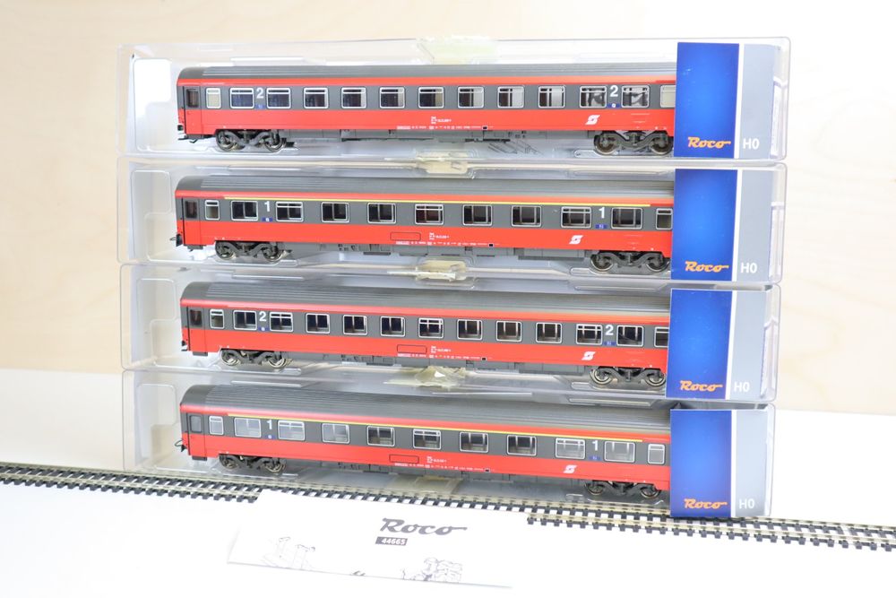 ROCO 4 x ÖBB grosse Personenwagen H0 - 44665 / 44666 (Gebraucht) in ...