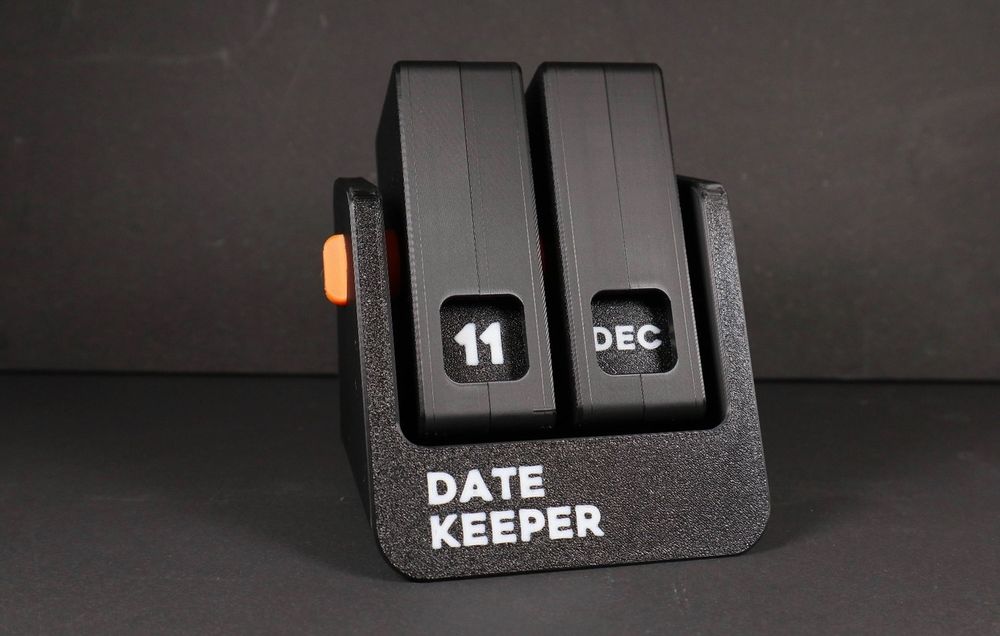 Date Keeper – Moderner Perpetual Desk Kalender | Kaufen auf Ricardo