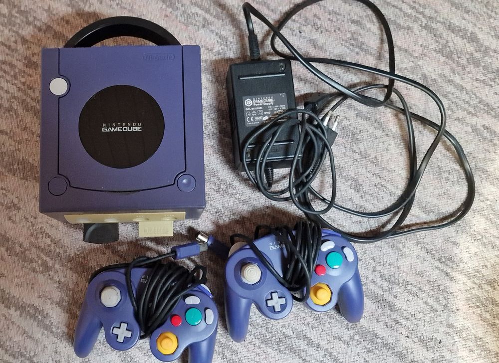 Nintendo GameCube purple mit zwei Controllern | Kaufen auf Ricardo
