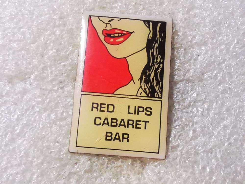 Ansteckpin 118: Red Lips Cabaret Bar (Gebraucht) in Oppligen für CHF 1 ...