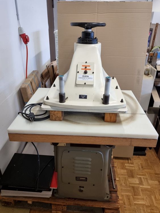 Schwenkarm-Stanzmaschine Stanzmaschine (Gebraucht) in Hinwil für CHF ...