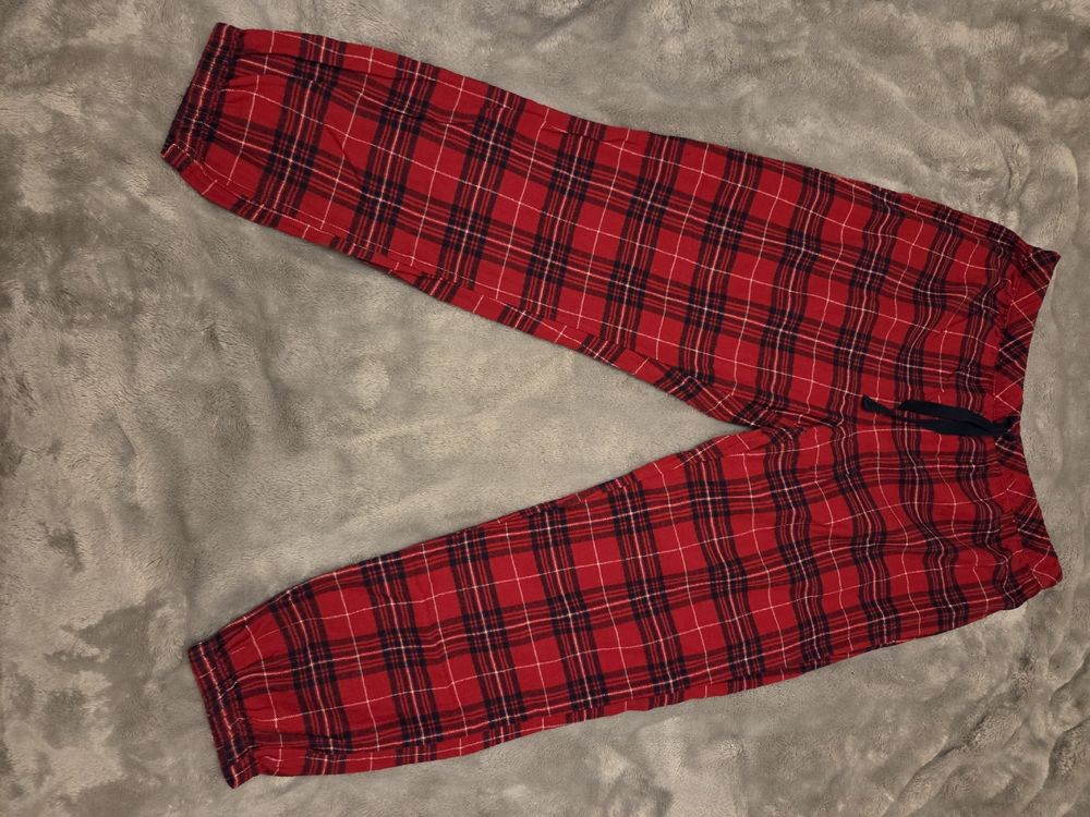 Kuschelige TCM-Pyjamahose, Gr. 40/42, Rot (Gebraucht) in Zürich für CHF ...