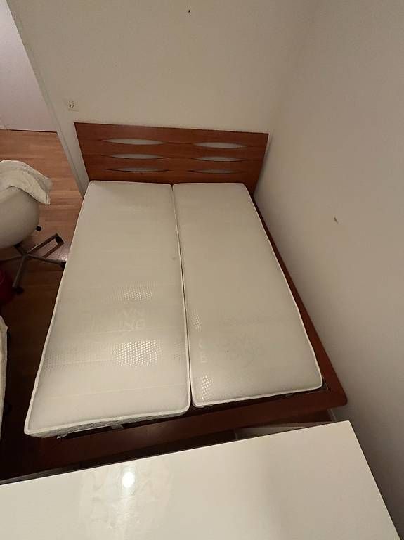 Bett von 160 cm inklusive der 2 Matratzen Crown Braiding (Gebraucht) in ...