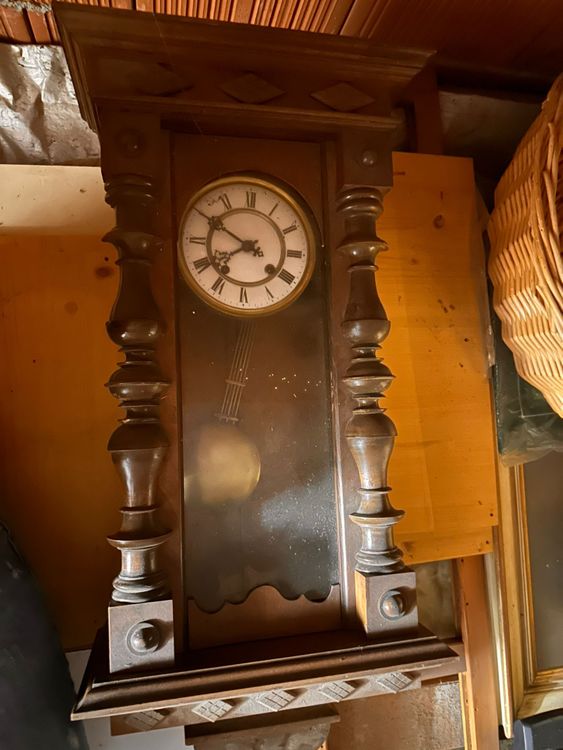 Antike Wanduhr / Regulator Holz, dekorativ (Defekt) in Wagerswil für ...