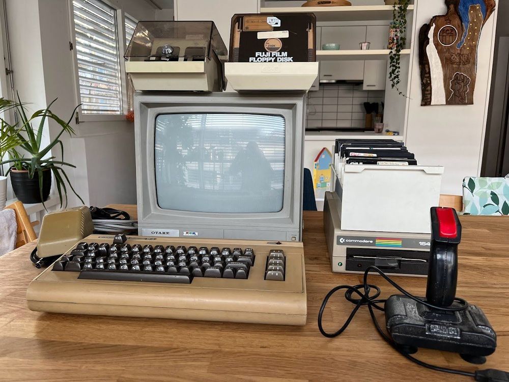 Commander C64 mit 100 Games (Gebraucht) in Zürich für CHF 150 – nur ...