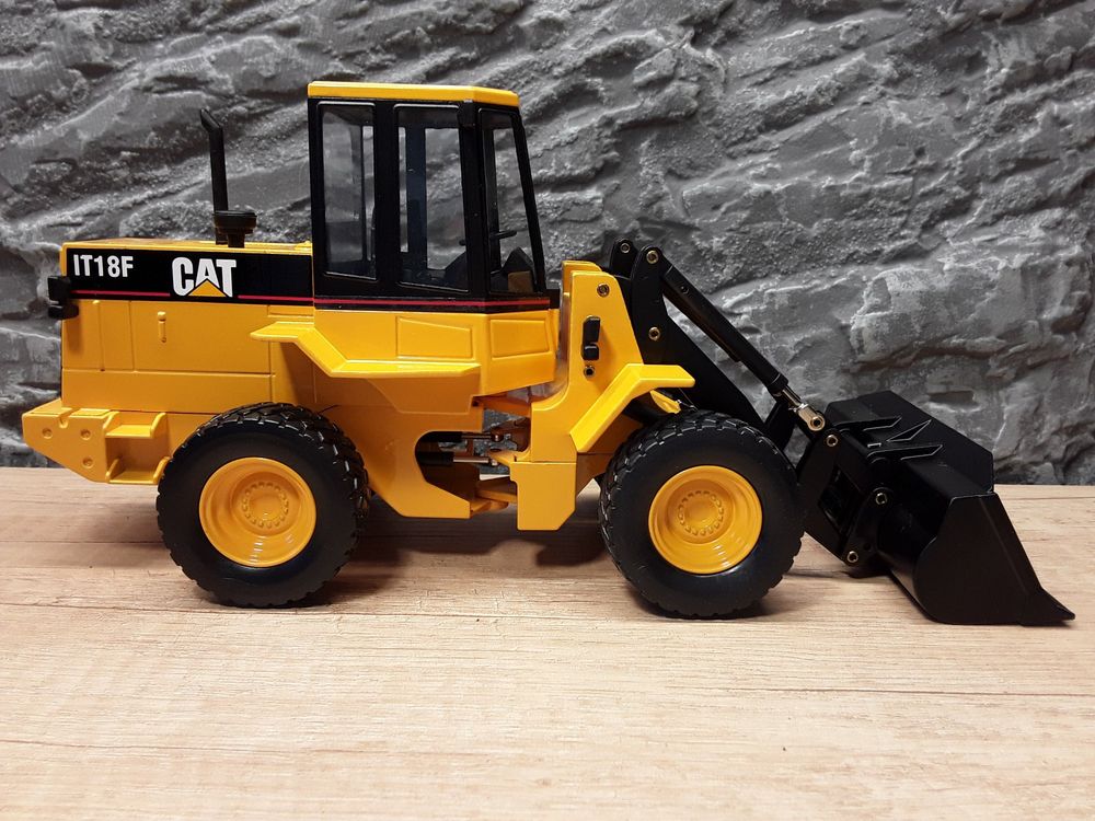 Rarität _ JOAL 184 _ Radlader CAT IT18F _ metall _ 1:25 | Kaufen auf ...
