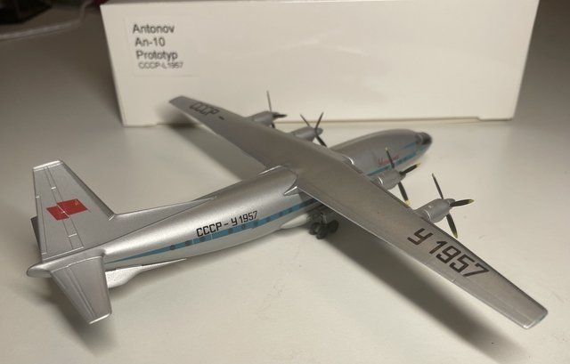 Antonov An-10 Prototyp CCCP-L1957 1/200 (Neu und originalverpackt) in ...