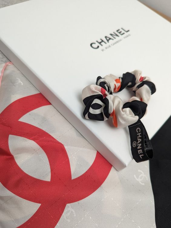 Chanel silk square with scrunchie (set) | Kaufen auf Ricardo