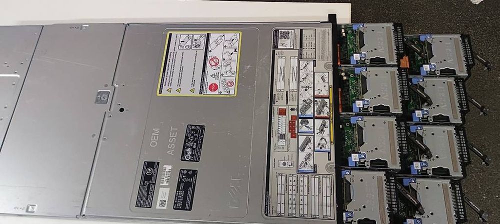 Dell PowerEdge FX2s 8 Blades, 256 GB Ram, 192 Cores (Gebraucht) in ...