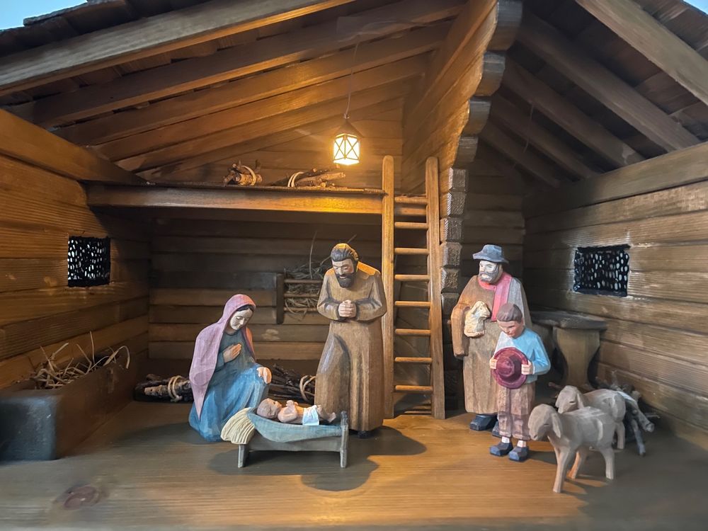 Huggler Krippenfiguren mit Krippe/Stall (Gebraucht) in Reinach BL für CHF 800 – mit Lieferung ...