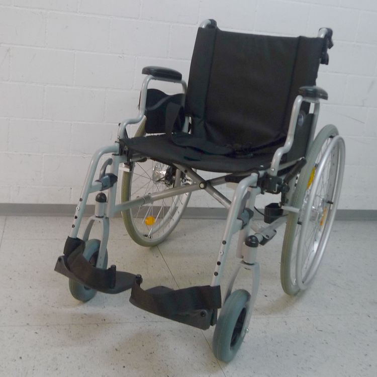 Rollstuhl Invacare SB 47 cm, nur CHF 199 (Gebraucht) in Lengnau für CHF 199 – mit Lieferung auf ...