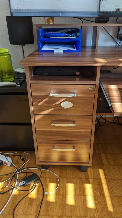 Pult 140cm x 67cm (Gebraucht) in Wil für CHF 5 – nur Abholung auf ...