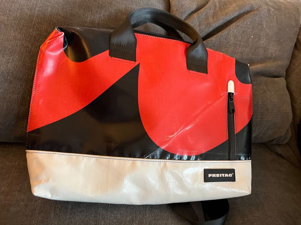 Freitag Moss Laptoptasche rot schwarz weiss | Kaufen auf Ricardo