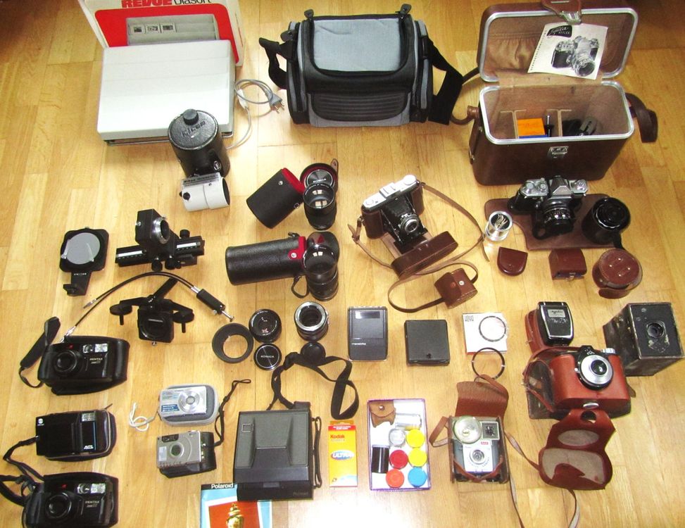 Grosses Kamerapaket: Vintage Kameras und Zubehoer ab 1.- Fr. (Gebraucht) in Seengen für CHF 21 ...