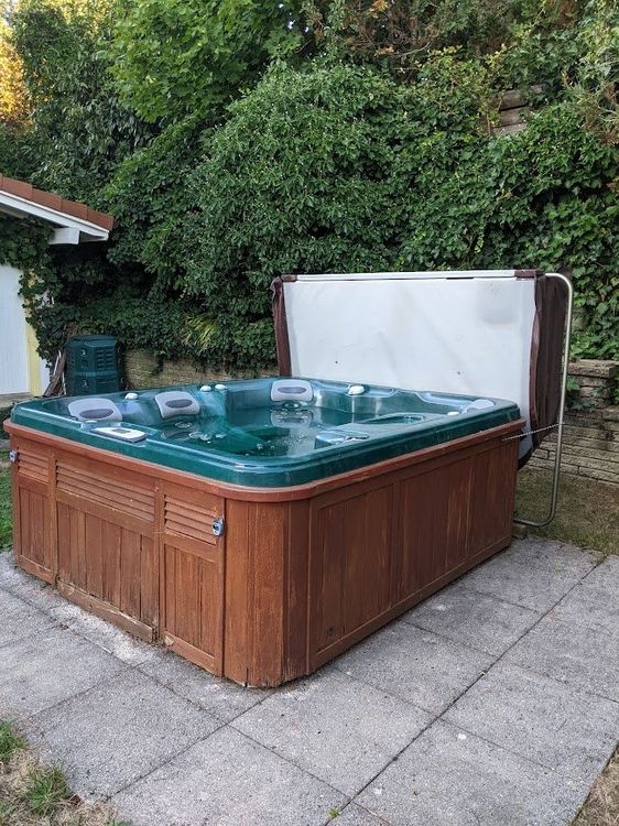 Jacuzzi extérieur pour 4-5 personnes, prêt pour l'été! (D'occasion) à ...