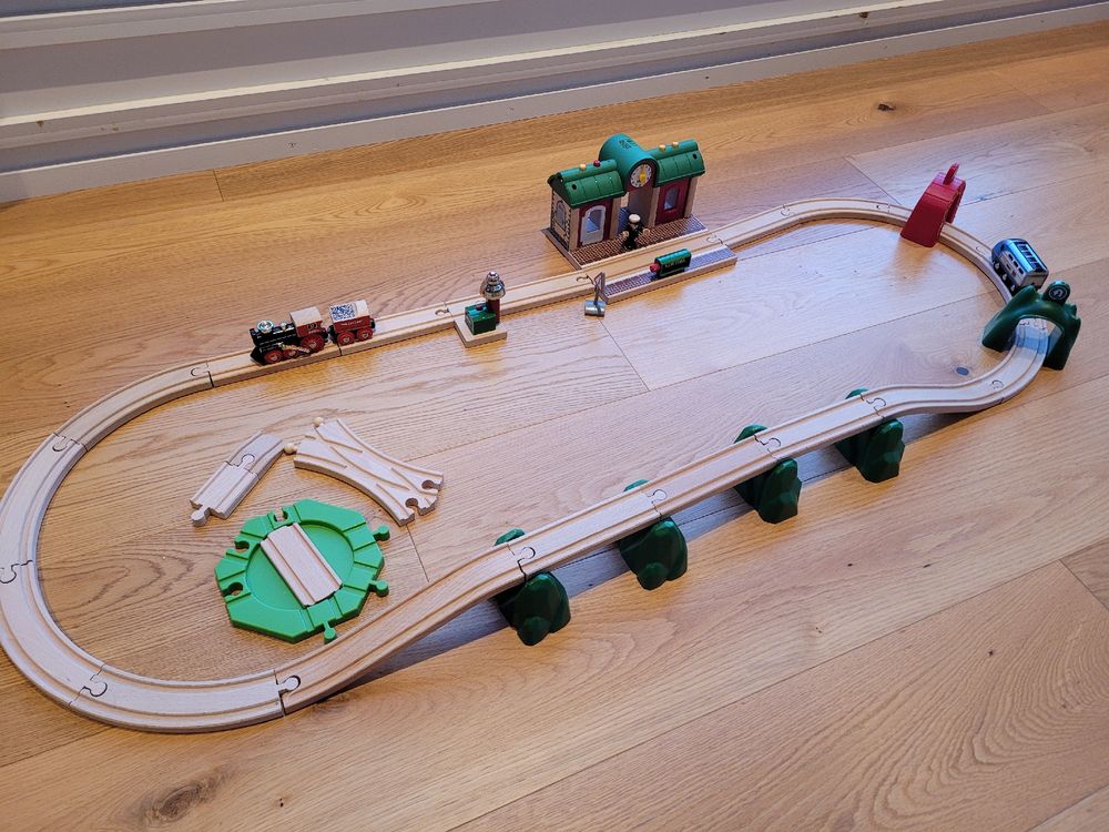 Brio Bahn Set mit Bahnhof und Smart Tech Lok | Kaufen auf Ricardo