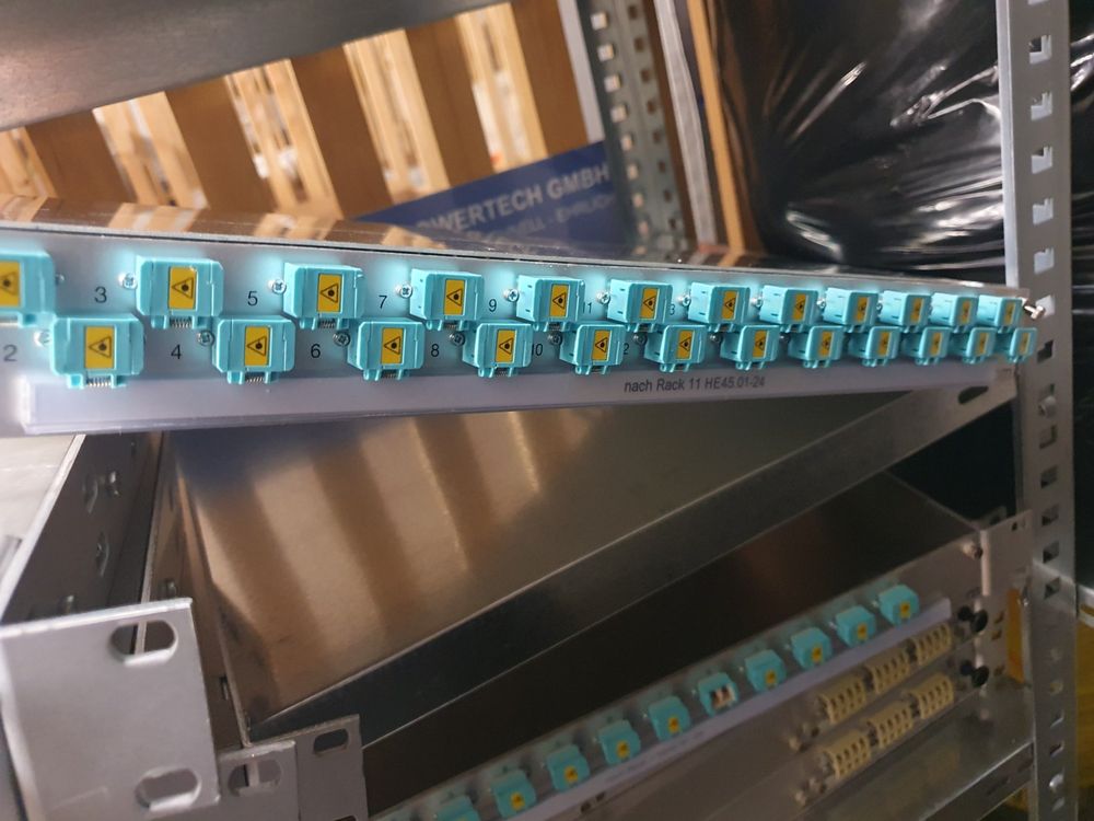 LWL Patch-Panel 19" 19Zoll 2x24 Port bestück | Kaufen auf Ricardo