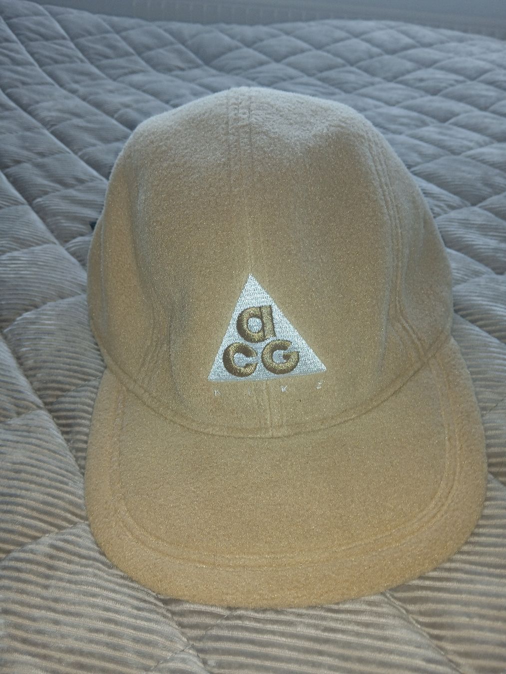 Nike ACG Fleece Kappe, Beige, Top Zustand für den Winter! (Neu (gemäss ...