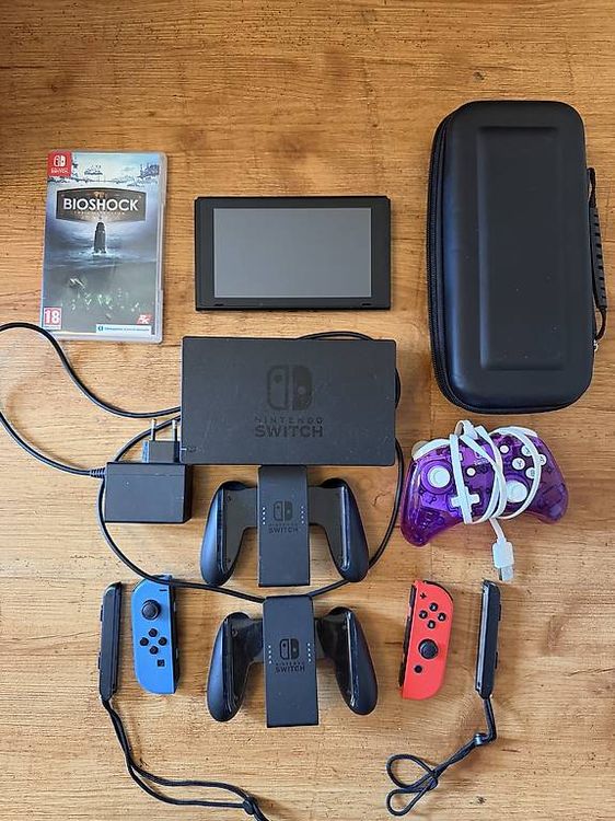 Nintendo Switch (rouge & bleue) + accessoires + jeux (Gebraucht) in ...