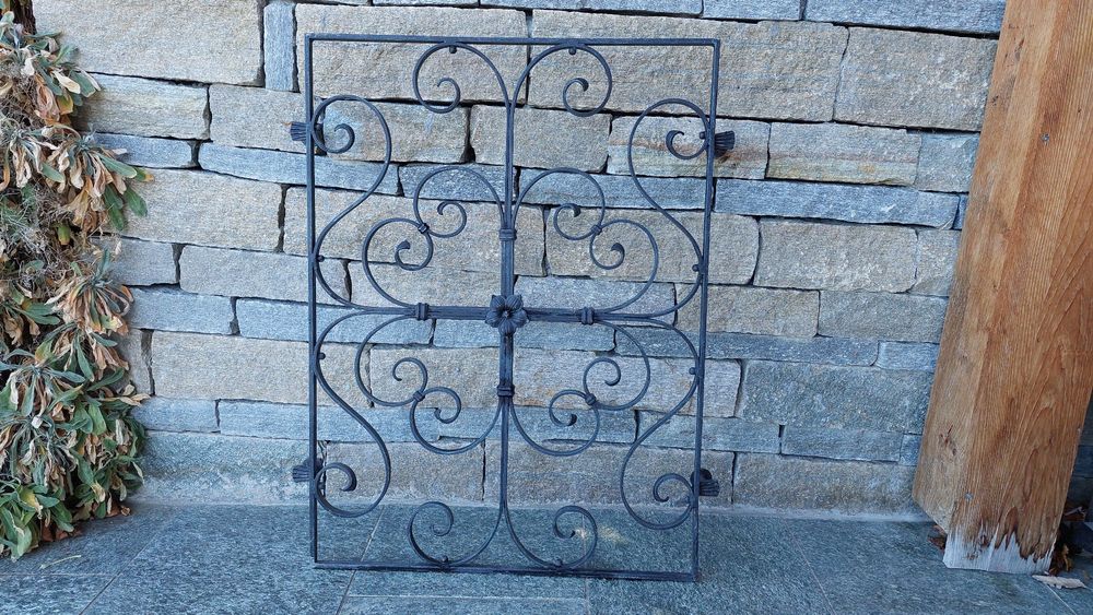 Schmiedeeisen Fenstergitter 68 cm breit, 91.5 cm hoch (Gebraucht) in ...