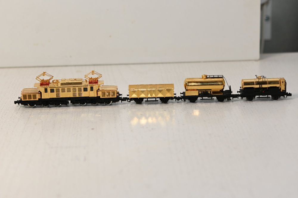 BR 194 mit Wagen Arnold Spur N ohne Motor Dummy ohne OVP (Gebraucht) in ...