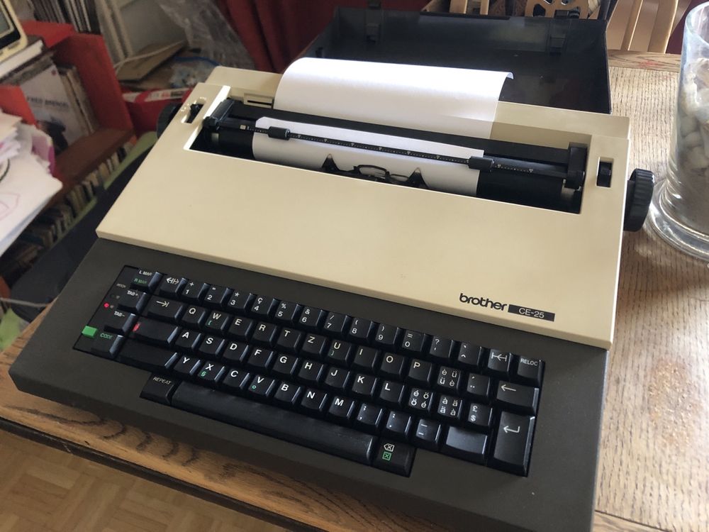 Machine à écrire Brother CE-25 de 1983 (Gebraucht) in Chêne-Bourg für ...