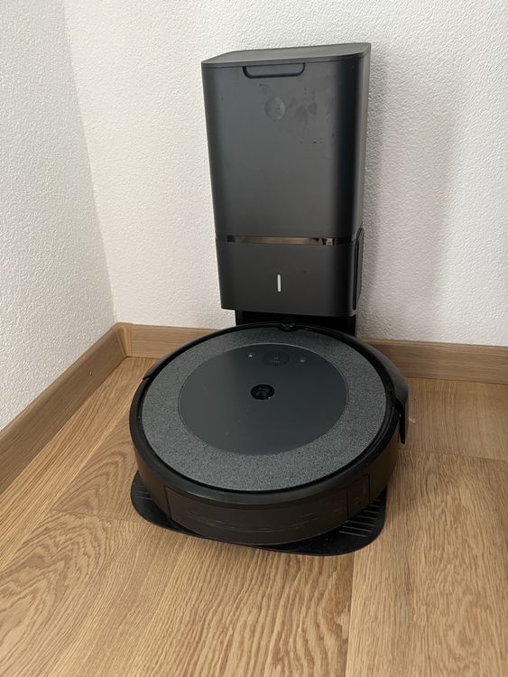Saugroboter mit Absaugstation (Defekt) in Hedingen für CHF 52 – mit ...