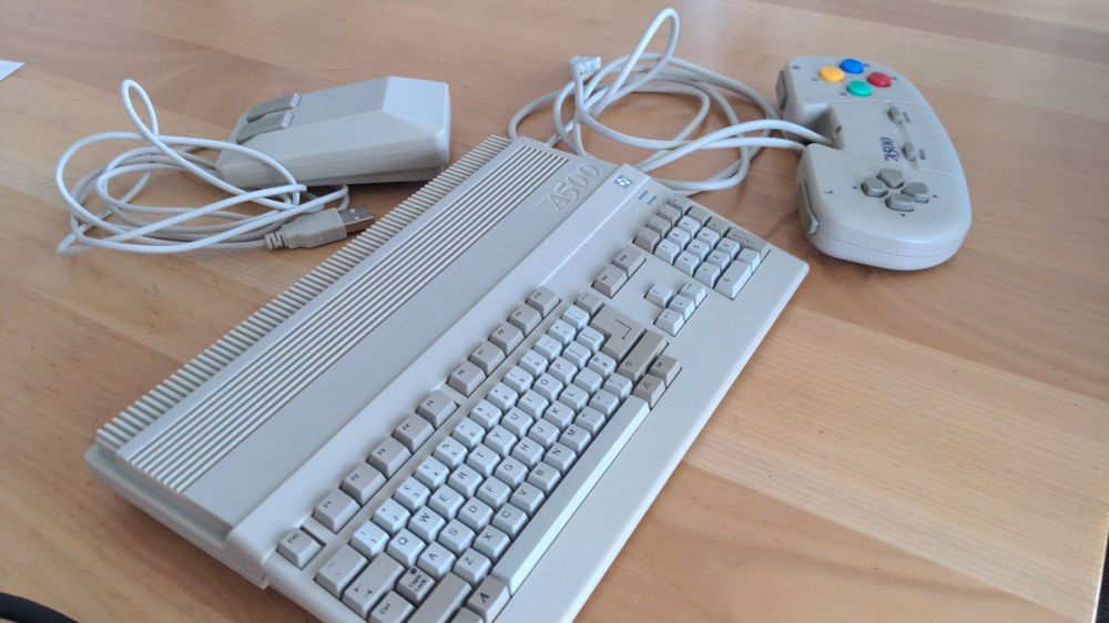 THE A500 Mini (Amiga 500 Mini Console) (Neu (gemäss Beschreibung)) in ...