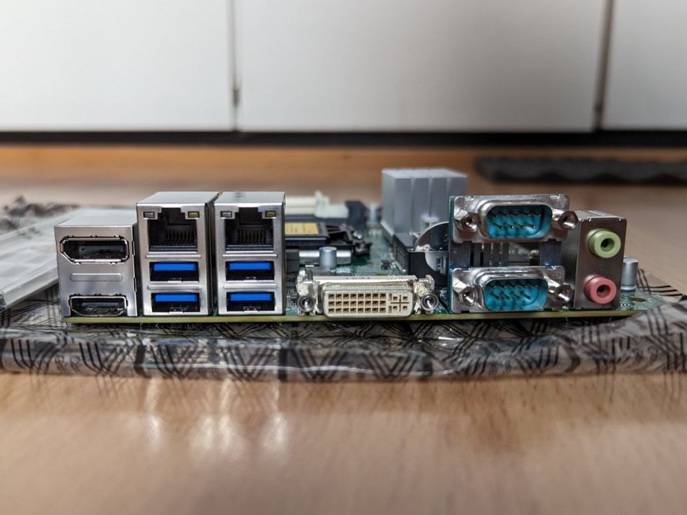 Supermicro Q170 X11SSV-Q - mini ITX Motherboard | Kaufen auf Ricardo Supermicro Q170 X11SSV-Q - mini ITX Motherboard | Kaufen auf Ricardo