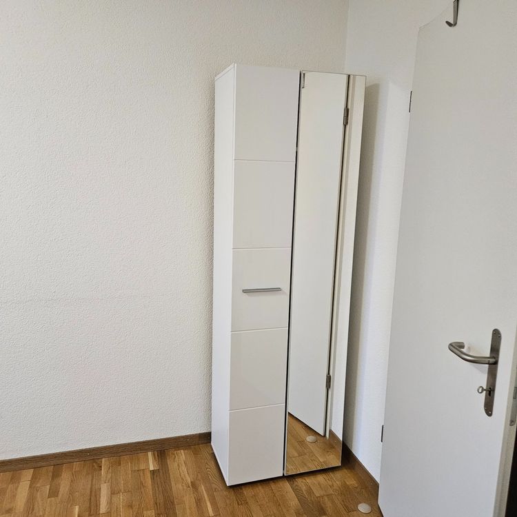 Hochglanzschrank weiß mit Spiegeltür. (Gebraucht) in Weisslingen für CHF 70 – nur Abholung auf ...