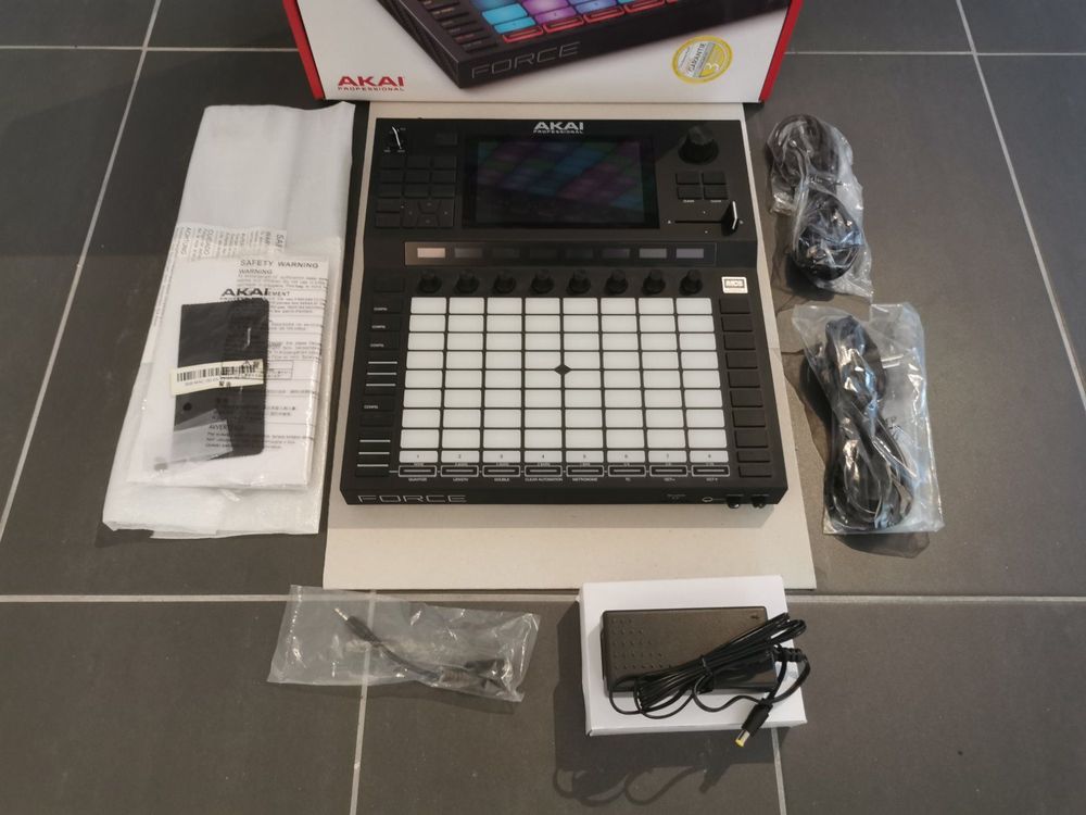 AKAI MPC Pro Force inkl. OVP (Gebraucht) in 8004 für CHF 860 – mit ...