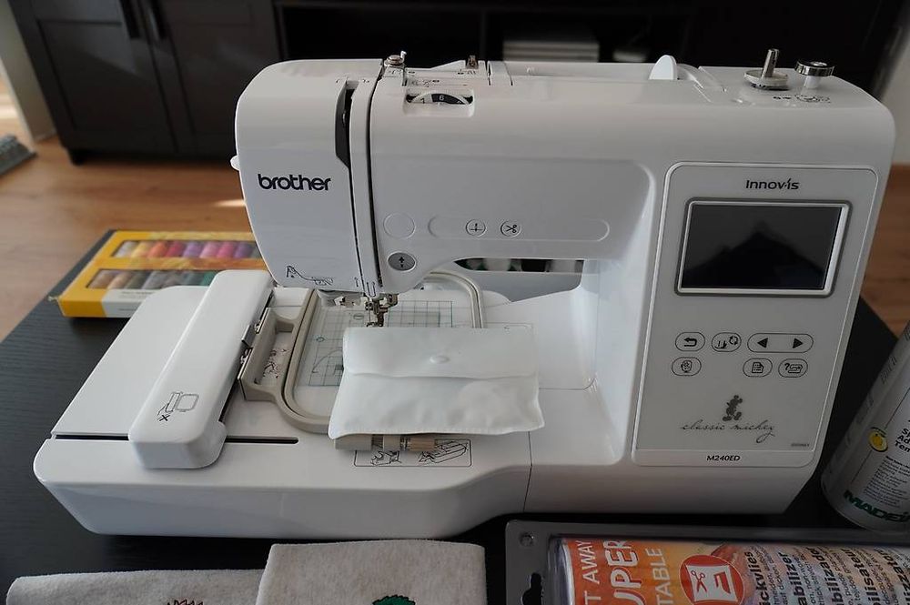 Brother Innov-is M240ED Stickmaschine mit Disney Muster +USB | Kaufen auf Ricardo