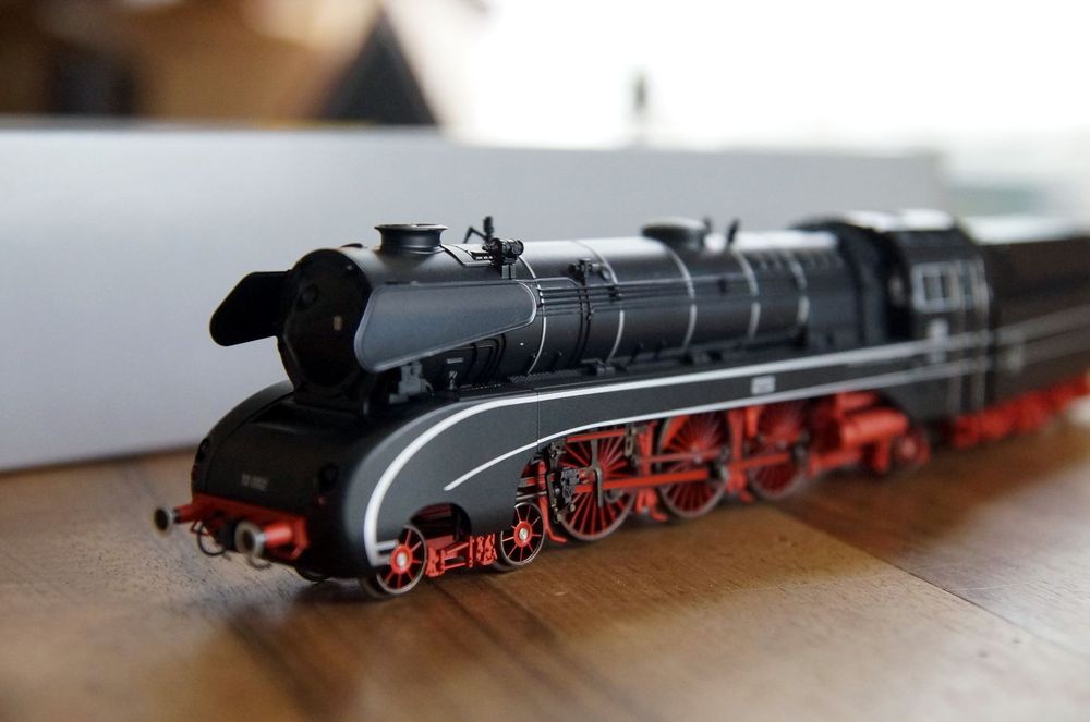 Trix 22125 - DB Baureihe 10 002 (Gebraucht) in Schönenwerd für CHF 172 ...