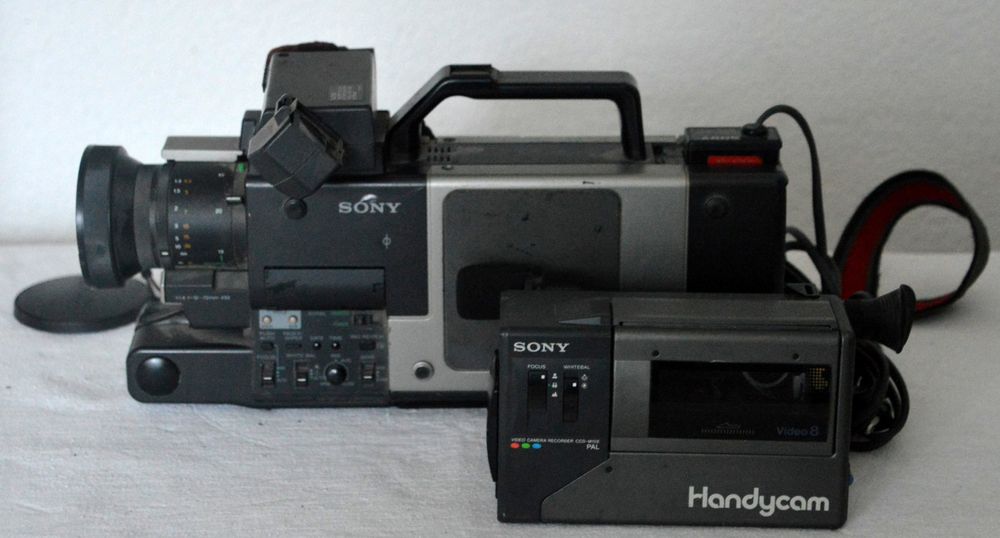 Camcorder Sony CCD-V100E + Sony CCD M10E caméscope Video 8 (Gebraucht ...