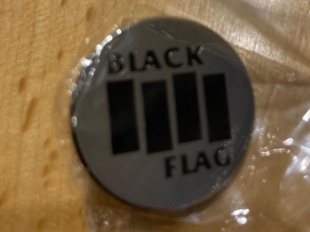 Black Flag Pin Anstecker Punk Metal Rock Band (Neu (gemäss Beschreibung)) in Horn für CHF 6 ...