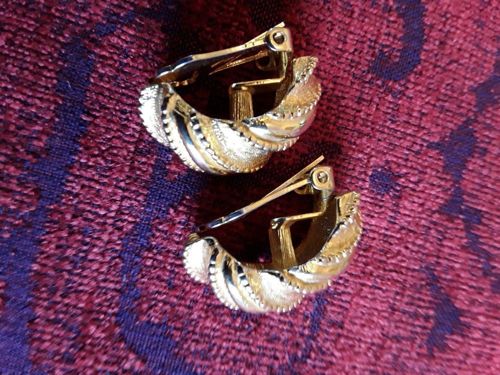 Vintage goldene Ohrclips 80er Jahre (Gebraucht) in Zürich für CHF 16 – nur Abholung auf Ricardo ...