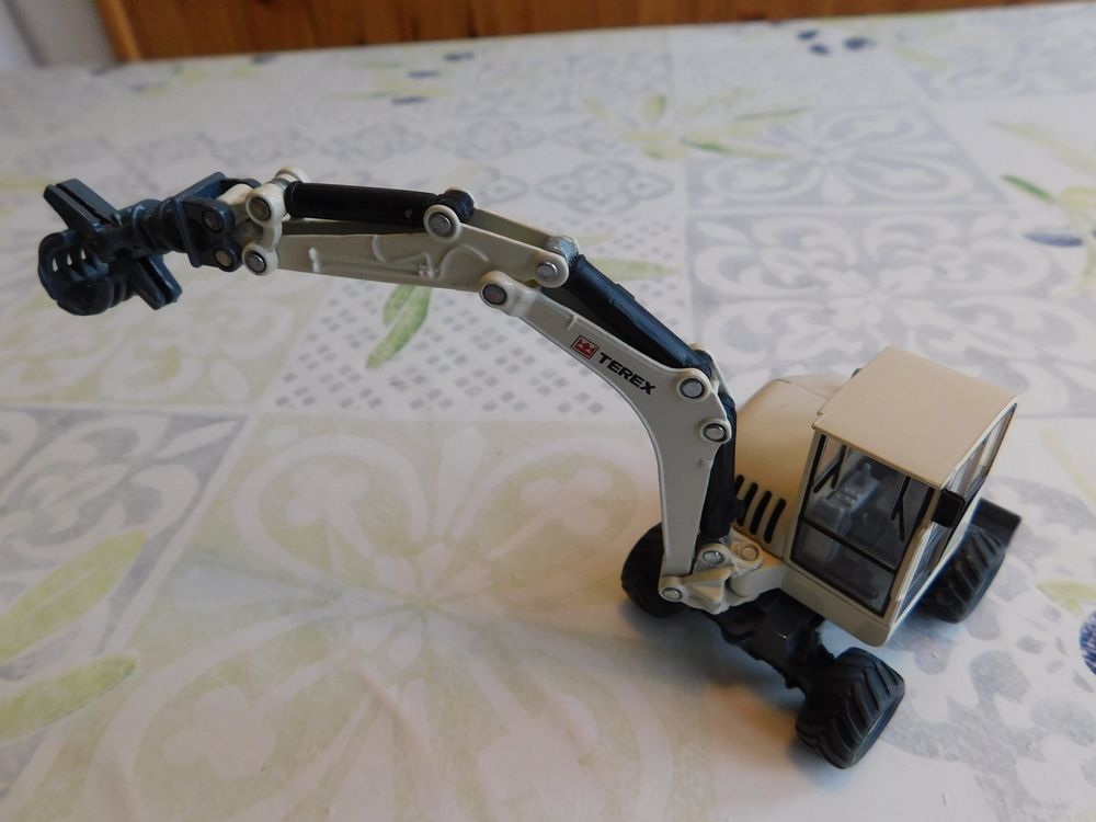 Siku Bagger mit Greifer Terex TW85 weiss | Kaufen auf Ricardo