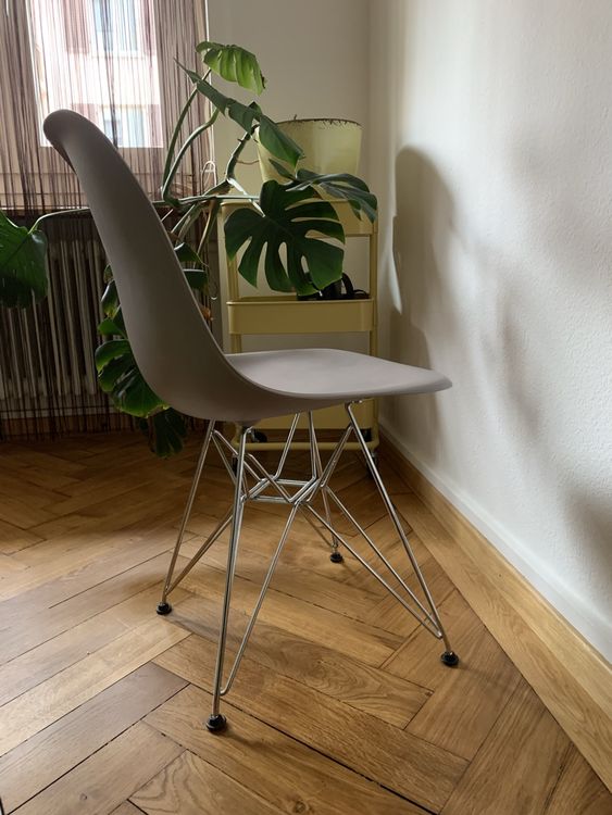Eames DSR Chair VITRA (Gebraucht) in Zürich für CHF 220 – nur Abholung auf Ricardo kaufen