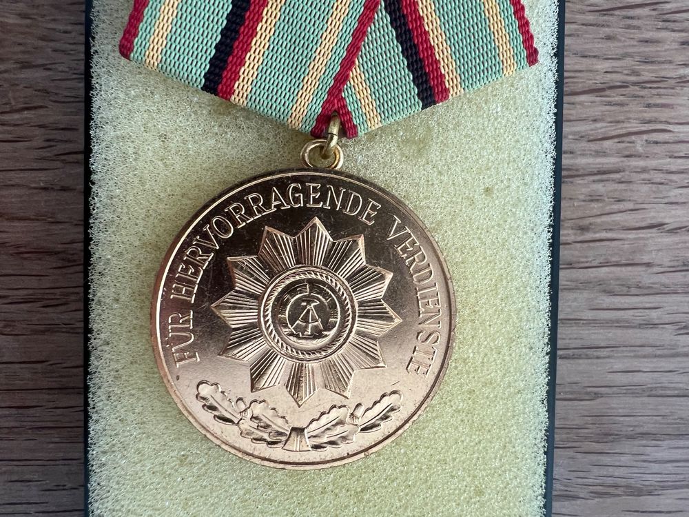 Verdienstmedaille der DDR "Für Hervoragende Verdienste" (Gebraucht) in ...