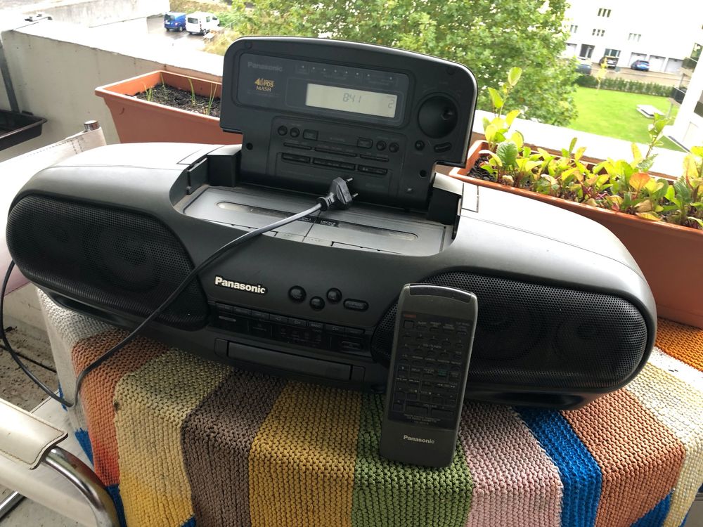 Baustellen-Radio/CD m. FB u. Netz- oder Batterie-Betrieb (Gebraucht) in ...