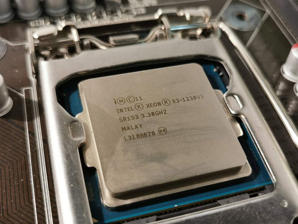 Asus P9D-C/4L + Xeon E3-1230V3, socket FCLGA 1150 + 32GB (Gebraucht) in ...