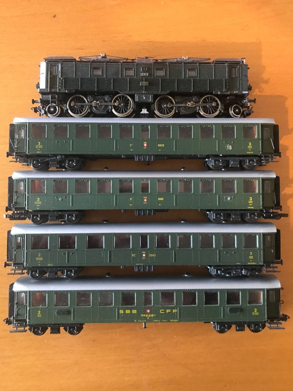 Roco SBB Zug Be 4/6 grün + 4x Stahlwagen (Gebraucht) in Luzern für CHF ...