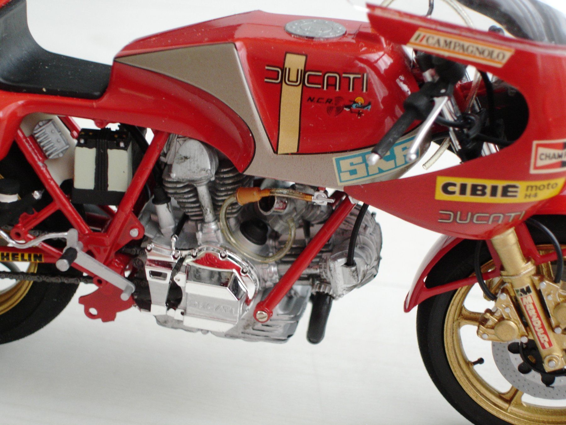 Sauber gebaute Tamiya Ducati 900 NCR Racer inkl. Fahrerfigur (Neu ...