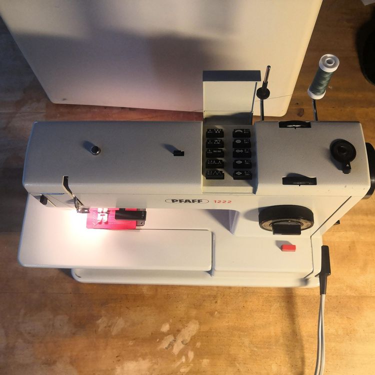 Pfaff Nähmaschine Model 1222 mit Deckel (Gebraucht) in Huttwil für CHF ...