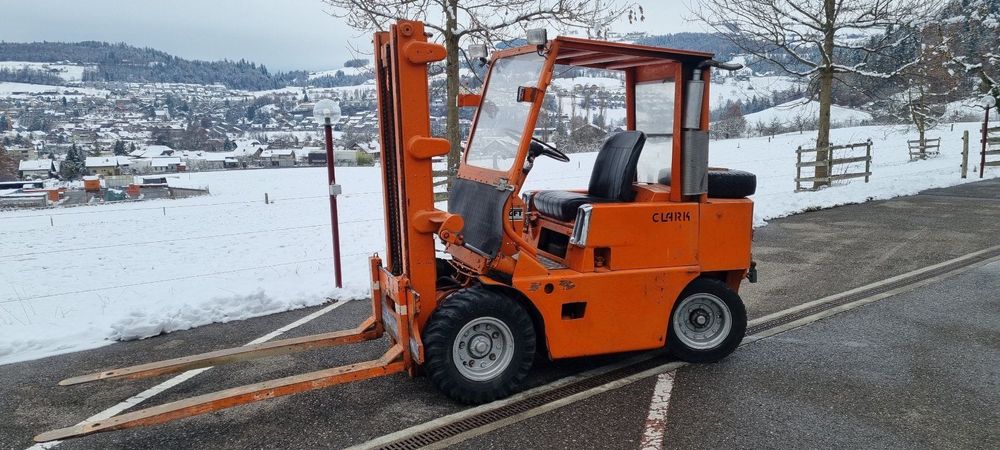 Stapler Clark 2t mit grossen Rädern (Gebraucht) in Steffisburg für CHF ...