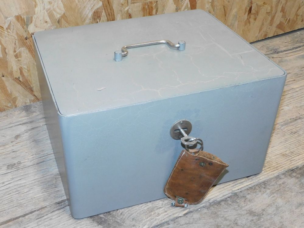 Safe alter Safe - Geldschatulle - schwerer Stahl Safe (Gebraucht) in ...