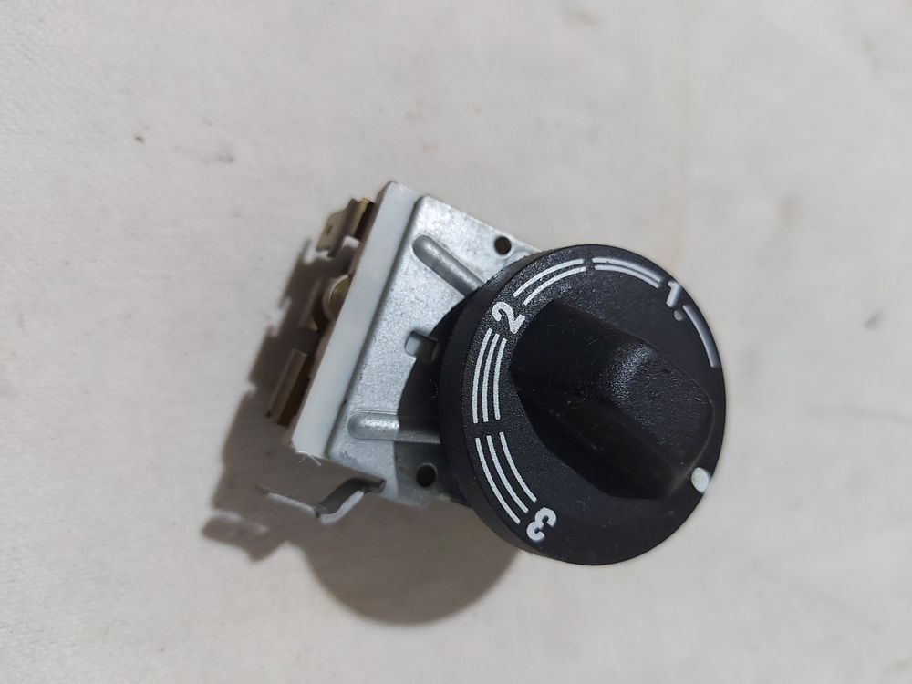 Thermostat Drehschalter 716 R-9429 6 /4/8 S Aus -110°C (Gebraucht) in ...